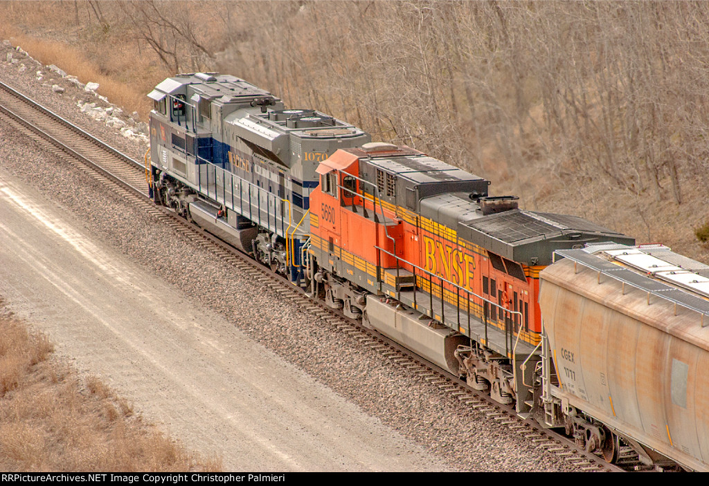 NS 1070 and BNSF 5660 Lead H-LINKCK1-16